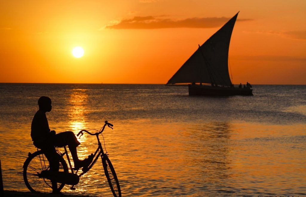 SUNSET DHOW CRUISE | Sima Safari